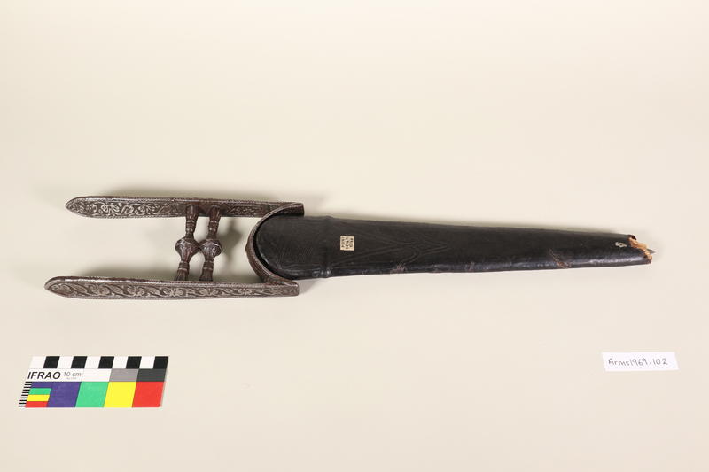 Fist dagger and Sheath (Jamdhar) - Canterbury Museum