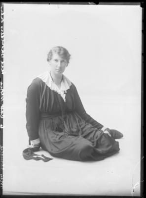 Glass Plate Negative: Miss Elmslie - Canterbury Museum
