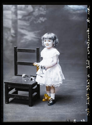 Glass Plate Negative: Little girl - Canterbury Museum