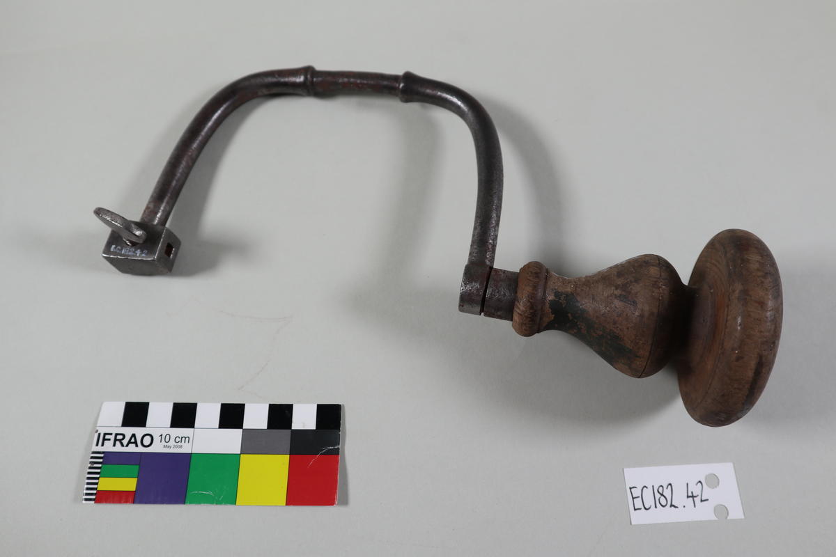 brace, carpenter's - Canterbury Museum