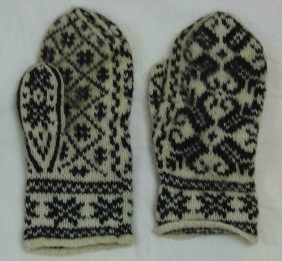 Mittens: Woollen - Canterbury Museum
