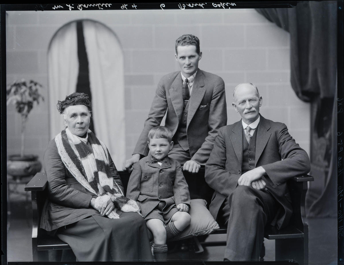 Film Negative: Rountree family group - Canterbury Museum