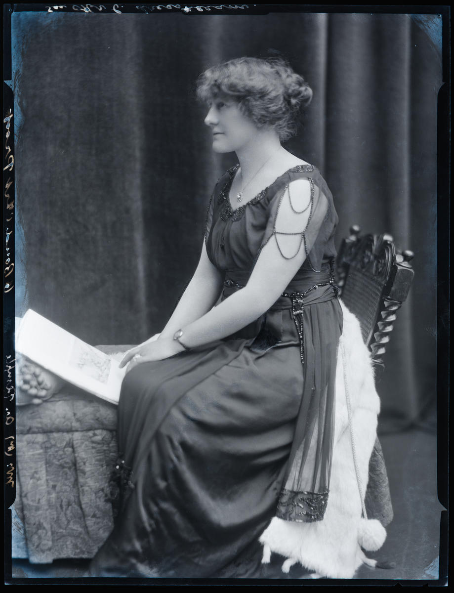 Film Negative: Mrs (Dr) A Temple - Canterbury Museum