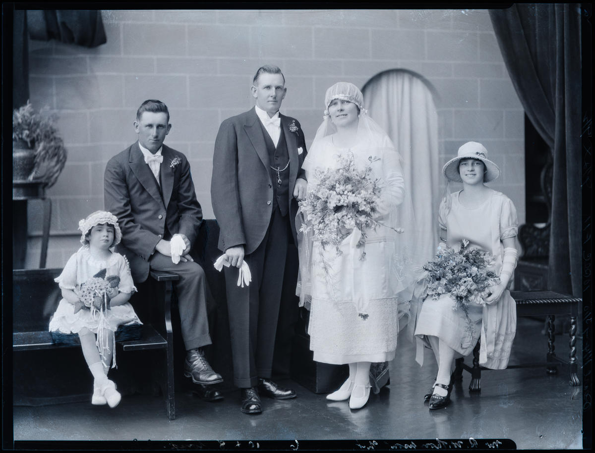 Film Negative: Thompson wedding group - Canterbury Museum