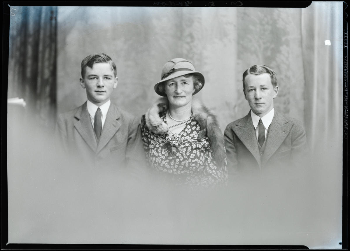 Film Negative: Dr Doris Gordon and two sons - Canterbury Museum
