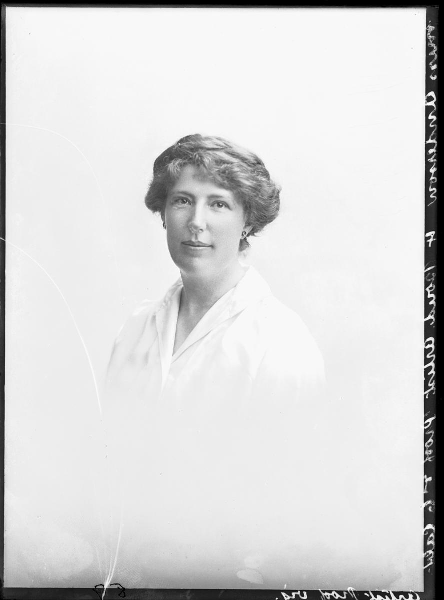 Glass Plate Negative: Miss Anderson - Canterbury Museum