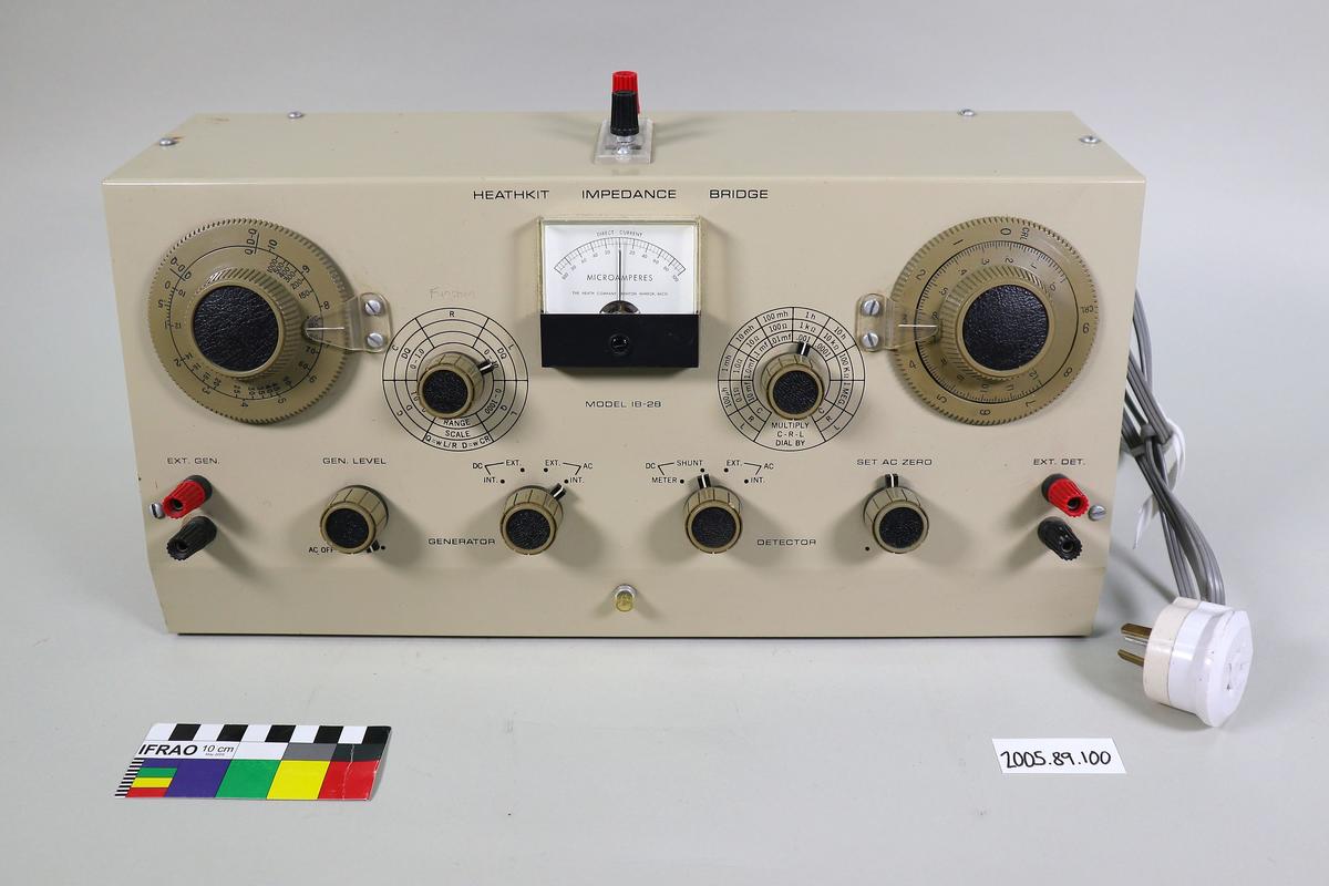 Electronic test instrument - Canterbury Museum