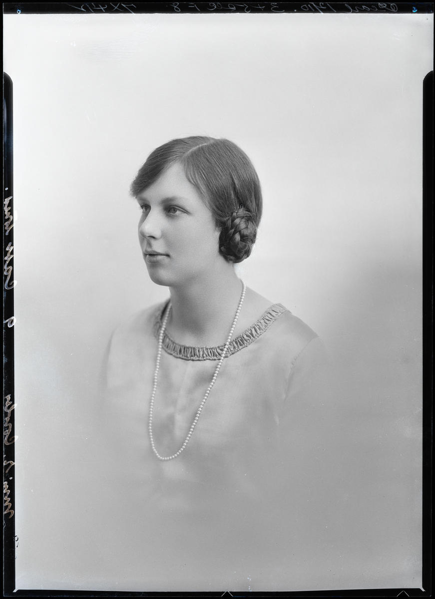 Film Negative: Miss E Cowley - Canterbury Museum