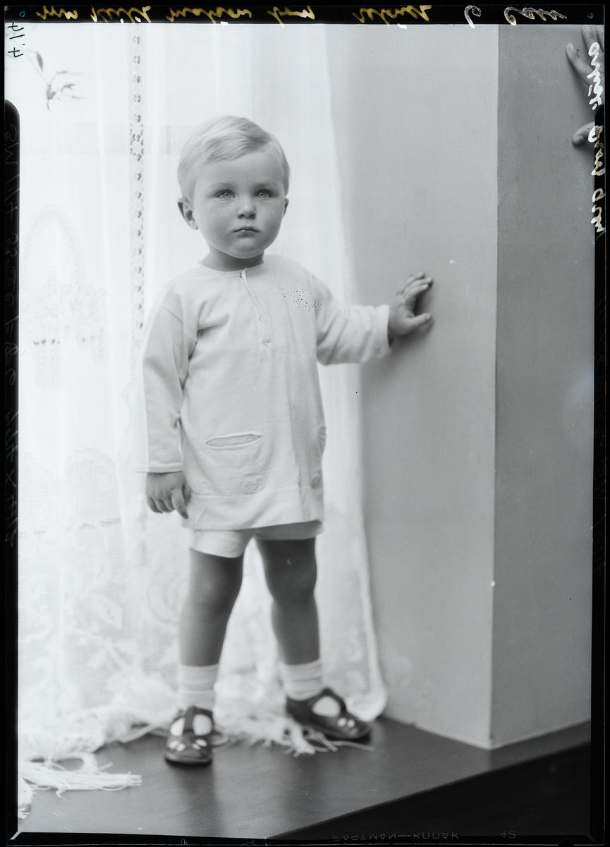 Film Negative: Mrs Keith Matson's son - Canterbury Museum