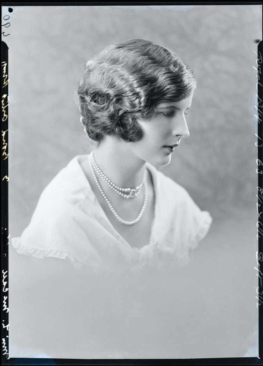 Film Negative: Miss L McCall - Canterbury Museum