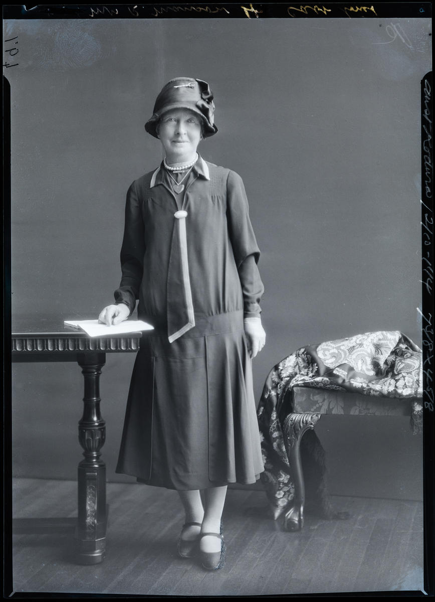 Film Negative: Mrs R Manson - Canterbury Museum