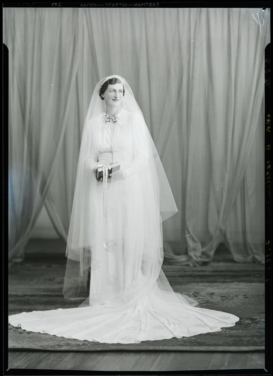 Film Negative: Mrs H McKinlay, bride - Canterbury Museum