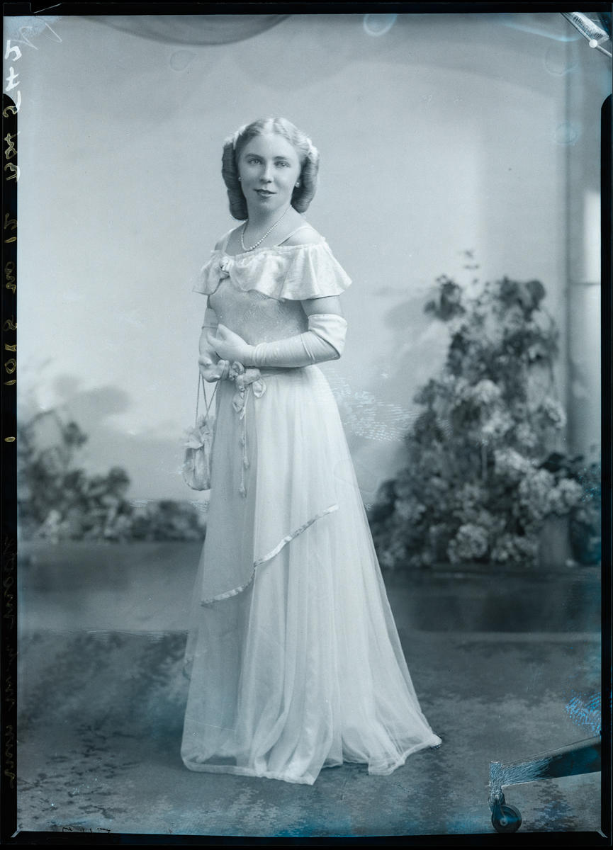 Film Negative: Miss M E Moore - Canterbury Museum