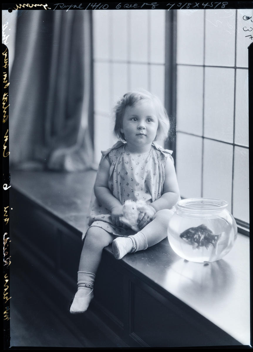 Film Negative: Mrs George Reid's daughter - Canterbury Museum
