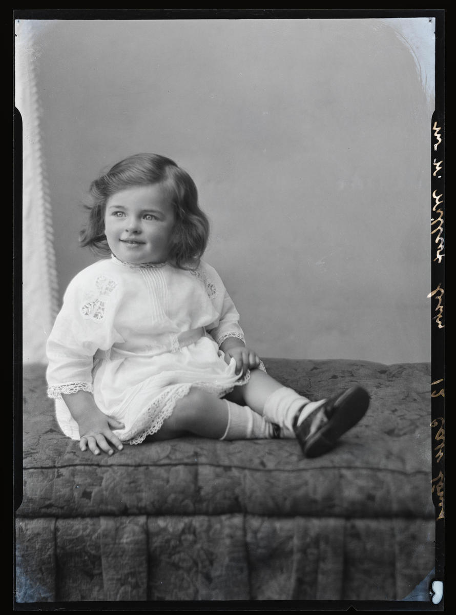 Film Negative: Mr W Willcox's child - Canterbury Museum