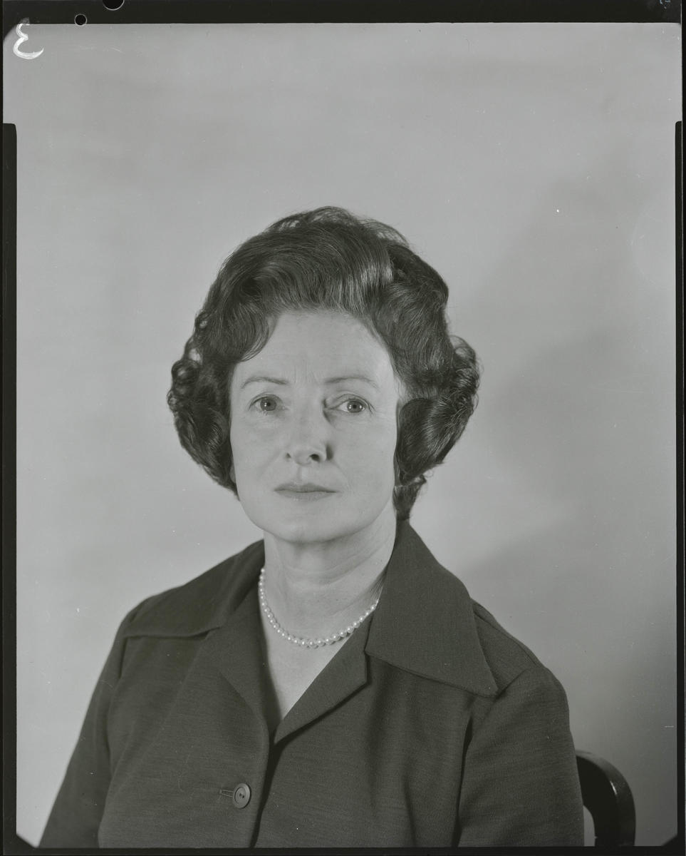 Negative: Portrait of a woman - Canterbury Museum