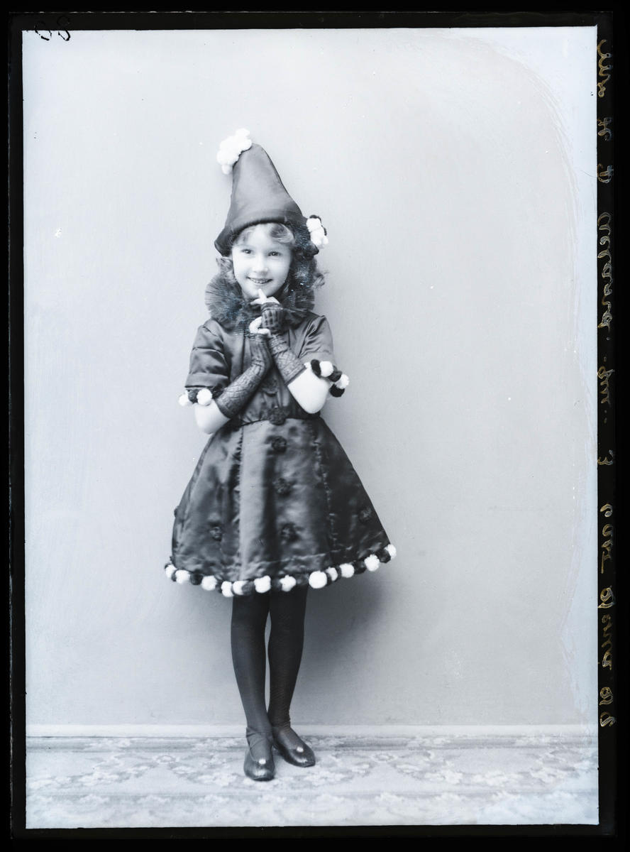 Glass Plate Negative: Girl in costume - Canterbury Museum