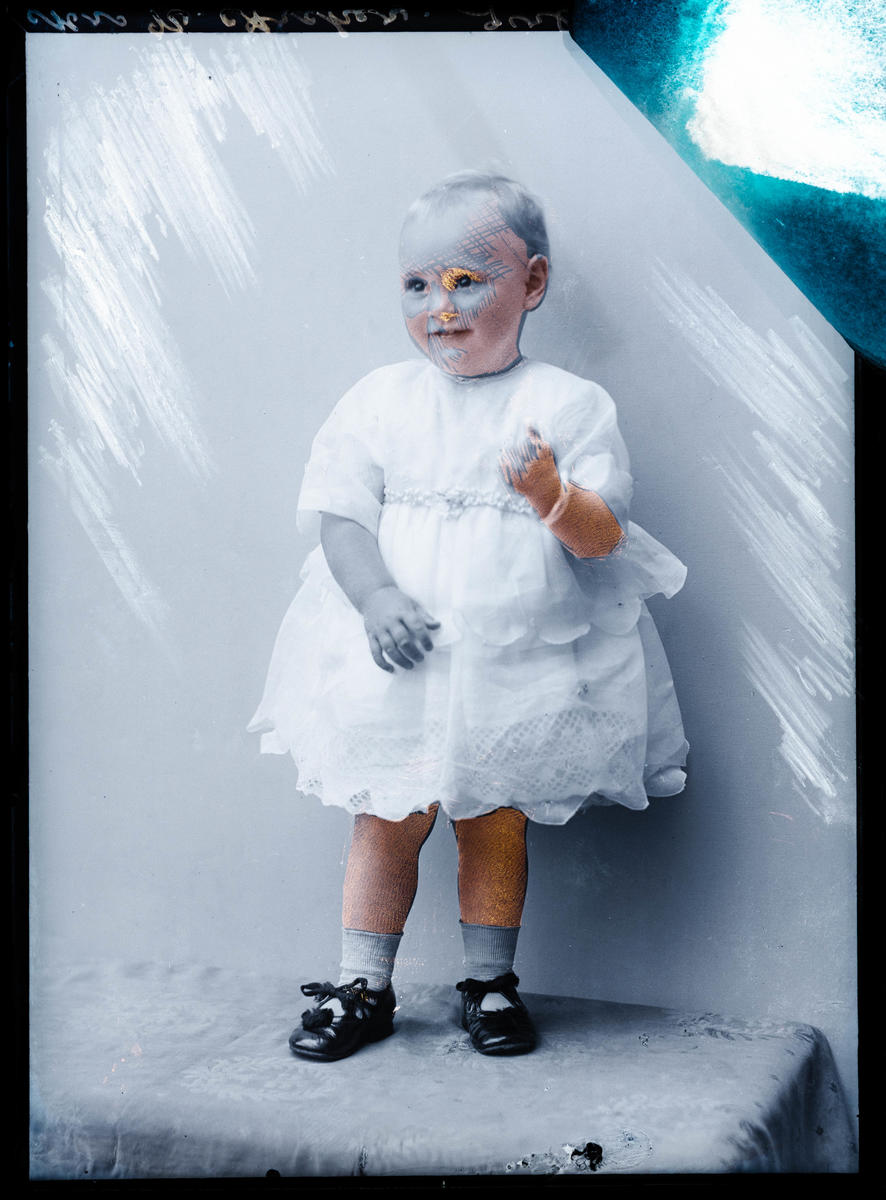 Glass Plate Negative: Little girl - Canterbury Museum