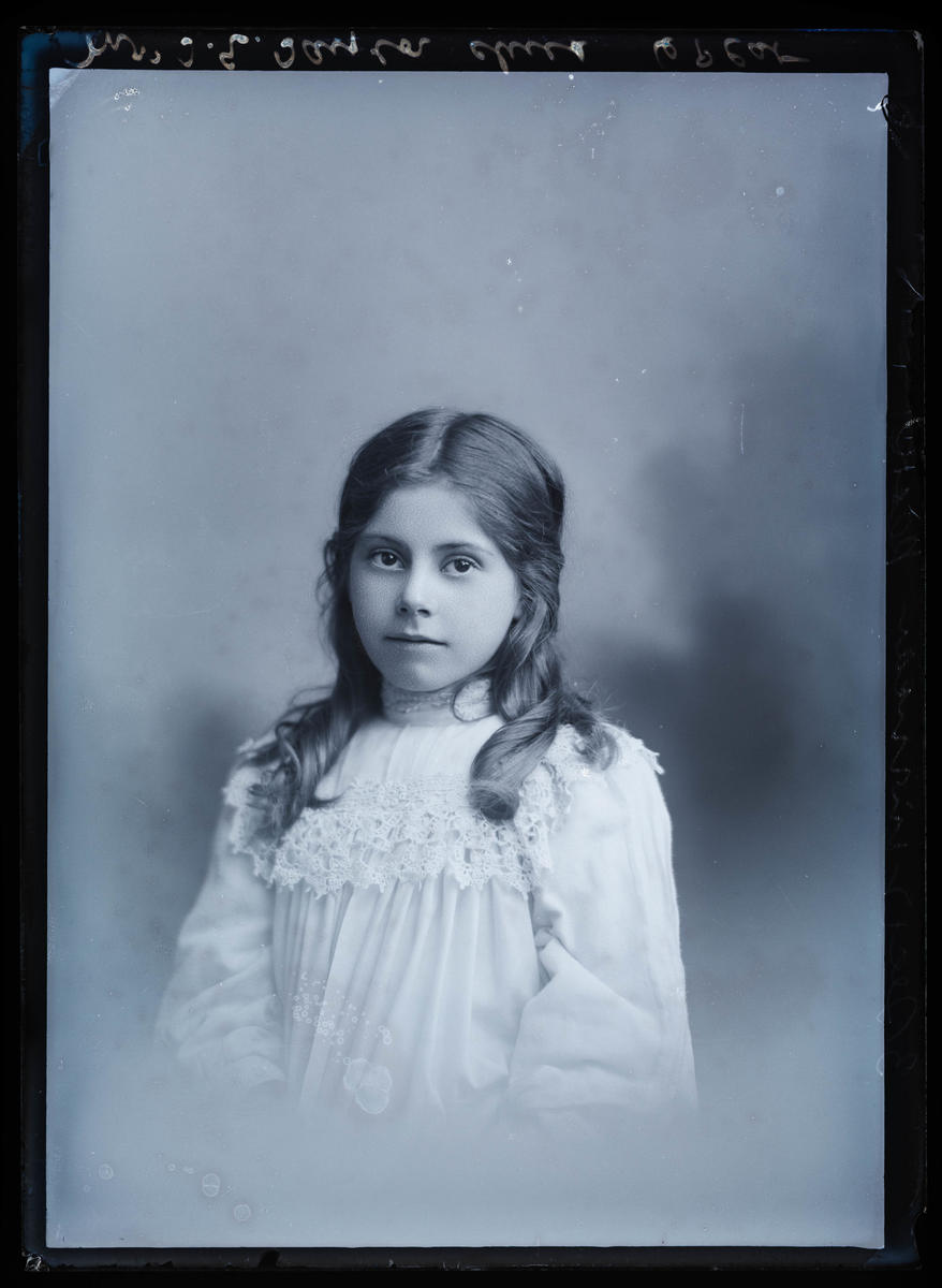 Glass Plate Negative: Little girl - Canterbury Museum