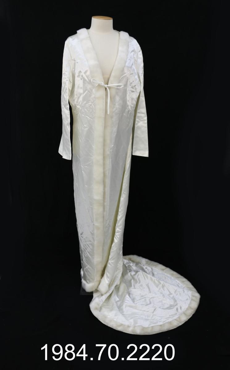 Robe: Satin - Canterbury Museum