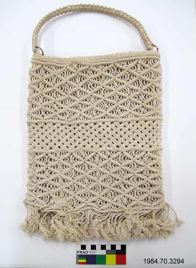 Purse: White Macramé - Canterbury Museum