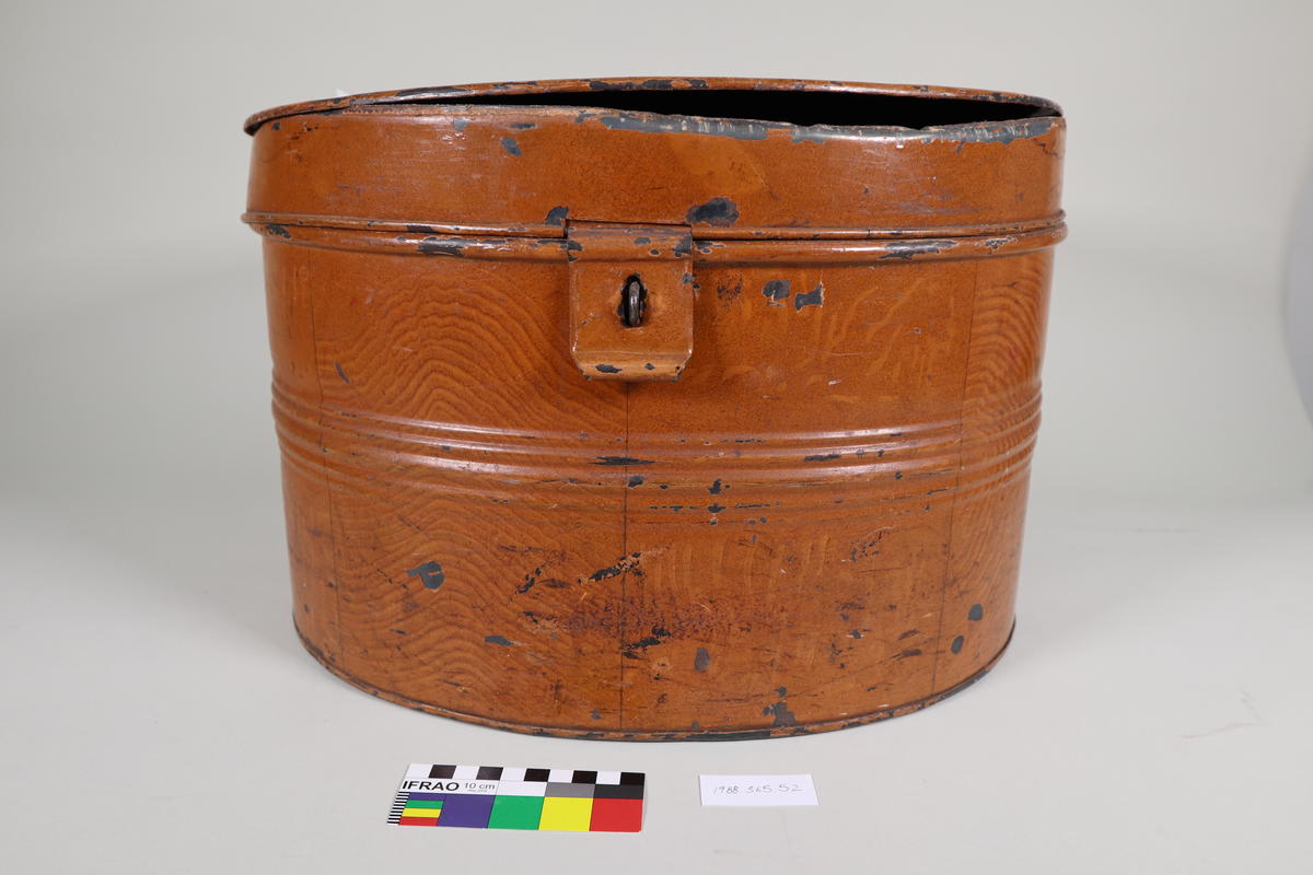 Hat Box: Tin - Canterbury Museum